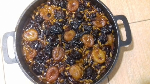 Prunes i Pinyons per Festes | Recepta de cuina de Montserrat Reixach ...