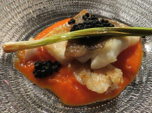 Gall (peix) amb salsa de pebrot escalivat i all tendre | Recepta de ...
