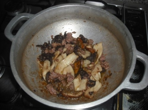 Ceps amb botifarra negra i crua | Recepta de cuina de Jordi Bosch Negre ...