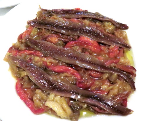 Escalivada de pebrot vermell i albergínia amb anxoves | Recepta de ...